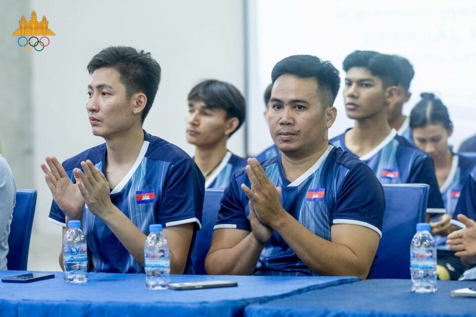 សហព័ន្ធកីឡាវាយសីចាប់ដៃជាមួយក្រុមហ៊ុន Victor Sports Cambodia ...